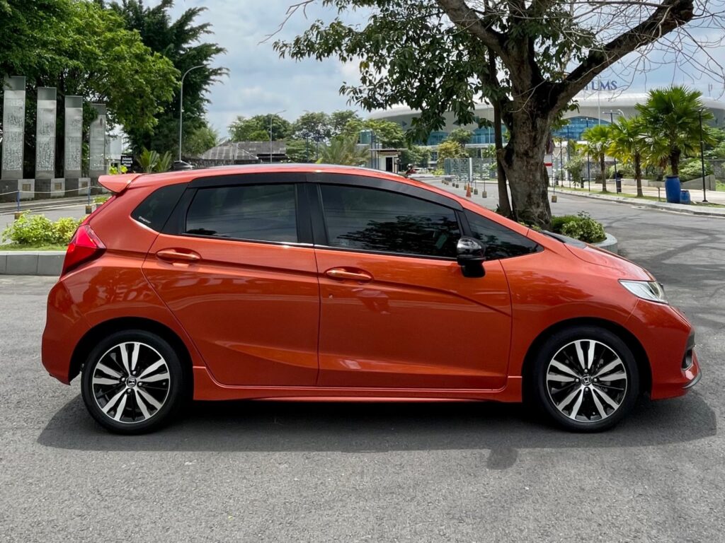 ️TERJUAL ️ – Honda Jazz 1.5 RS CVT 2018 - Showroom Diamond Motorcars